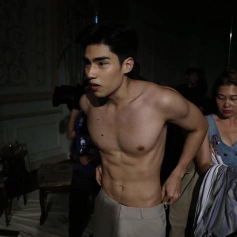 เปิดวาร์ป Poom Phuripan หนุ่มกล้ามแน่น หล่อแซ่บ หล่อแบบตะโกนดังๆ