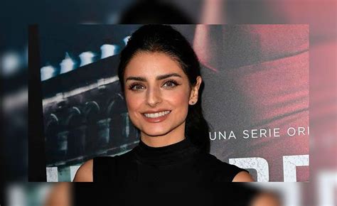 Aislinn Derbez Instagram Hija De Eugenio Derbez Hace Topless Para