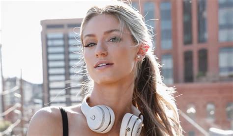 Broncos Cheerleader Berkleigh Wright Shares Swimsuit Photo Since “summers Not Over” — Celebwell