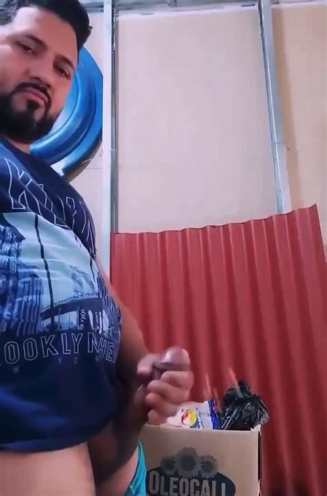 Maduro Grueso Se La Jala Y Se Viene Buena Pinga