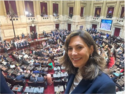 Quién Es María Elvira Salazar La Congresista Hispana Que Pidió Apoyar