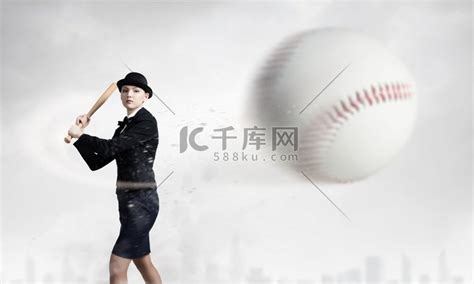 棒球女孩训练。高清摄影大图 千库网