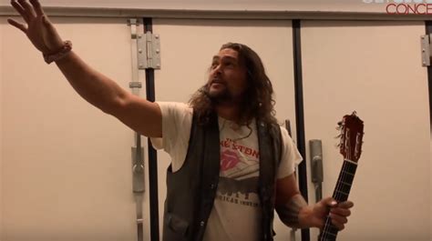 Video Hollywood Stars Jason Momoa And Oscar Isaac Play Guitar At Al Di