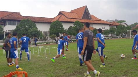 Eka Ramdani Ikut Latihan Perdana Persib Bandung Berikut Daftar Skuat