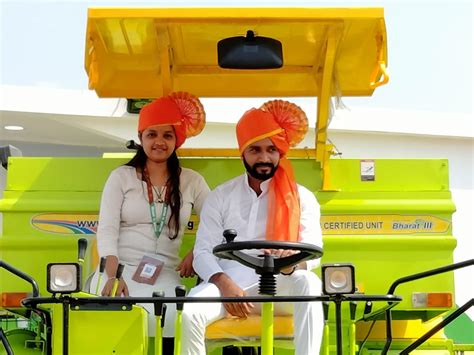 8 Fit Mini Combine Harvester Price In India Om Agro India