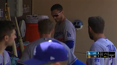 Video Cody Bellinger And Gavin Lux Share A Moment In The Dugout R
