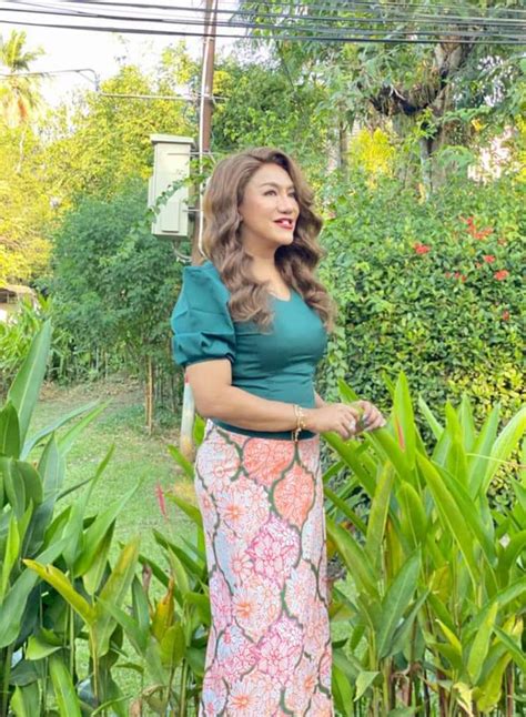 ပရိသတ်တွေမသိသေးတဲ့ သူမရဲ့ စပွန်ဆာ ကိုကြီးကို ပုံနဲ့တကွ အလင်းပြလိုက်တဲ့