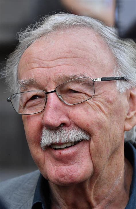 George Negus Veteran Tv Journalist Diagnosed With Alzheimers Disease The Chronicle