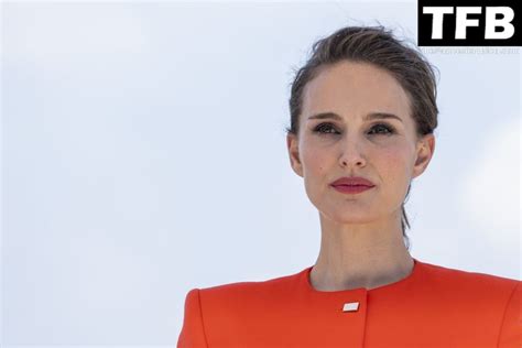 Natalie Portman Flaunts Her Sexy Legs At The Thor Love And Thunder