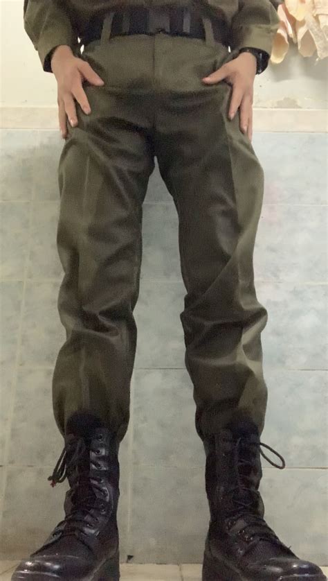 Soldier Piss His Pants In Despair Em Inglês