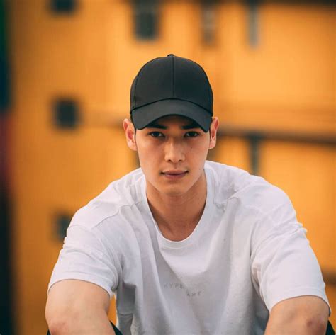 難忘留學美國被笑「鮮肉」！回港跟偶像做同事 Angus楊天宇：細個房貼twins海報！