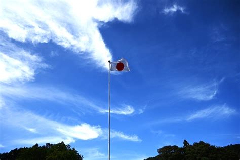 Bendera Jepang Berkibar Di Langit Biru Di Jepang Disebut Hinomaru Foto