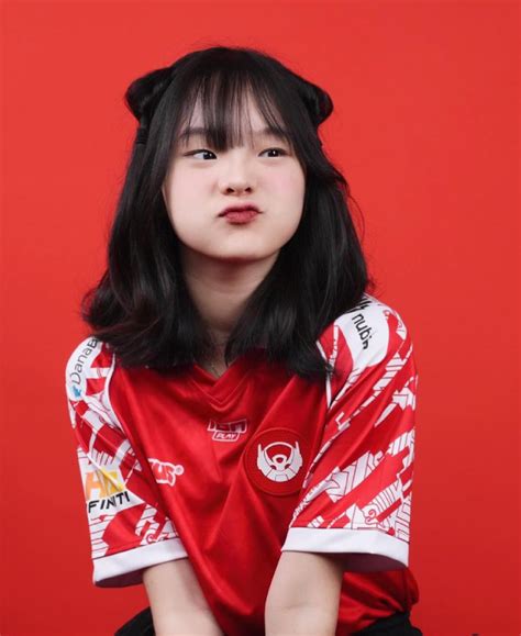 BTR Nadine Profile, Bigetron Esports' New Brand Ambassador and BTR7 Member! | Dunia Games