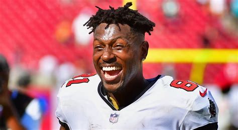 Nfl Fans Are Going Crazy Over Superstar Quarterback Trade Rumor That