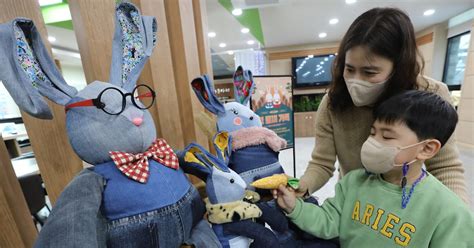 헌옷으로 만든 토끼 인형