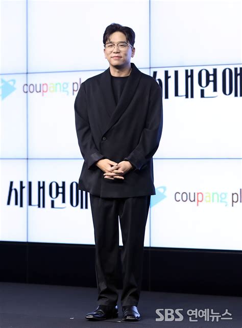 E포토 이적 사내연애 잘 되길 기도해요