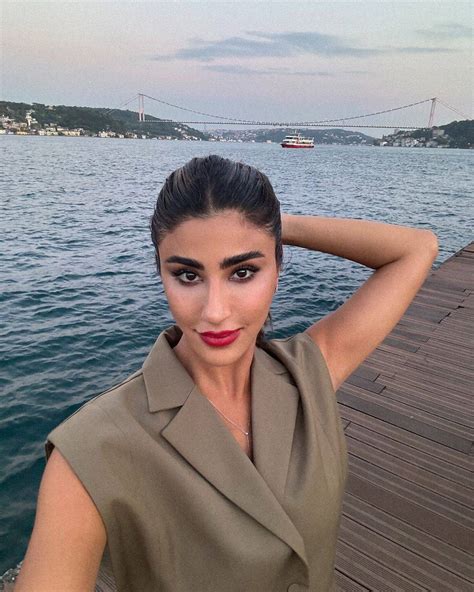 بالفيديو ليلى عبدالله تعلّق على صورها الجريئة مع جو جوناس مجلة لها