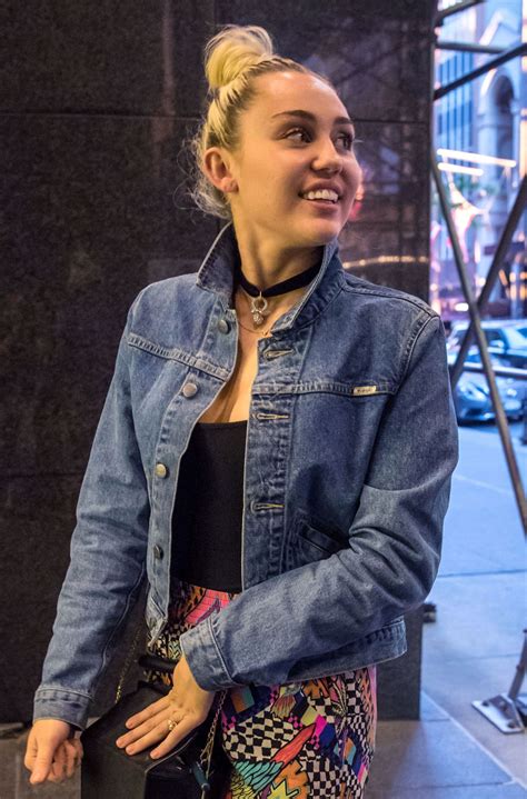 Miley Cyrus Urban Style Out Grabbing Drinks In New York 6142016