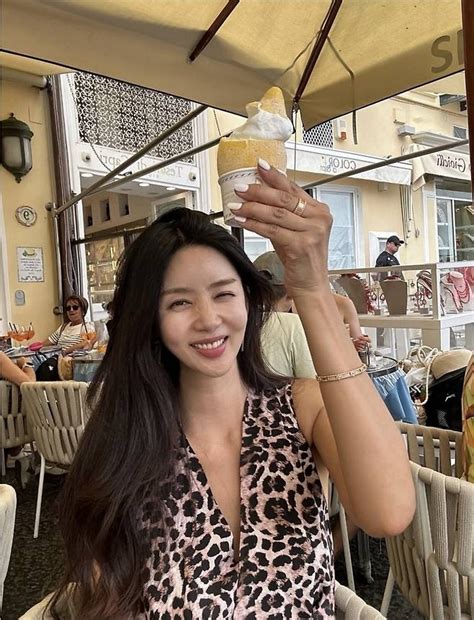 박솔미 카프리 바다서 치명美 뽐냈다호피 드레스에 우아함 한도 초과