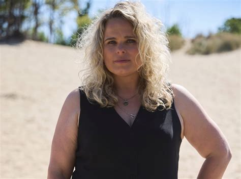 Hanneke Voelt Zich Niet Serieus Genomen Vanwege Haar Gewicht ‘de Vrouw Laat Haar Blik Rusten Op