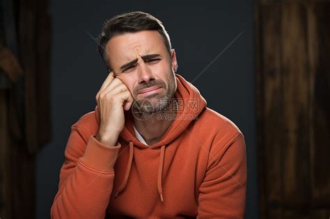 痛苦中的男人高清图片下载 正版图片600750759 摄图网