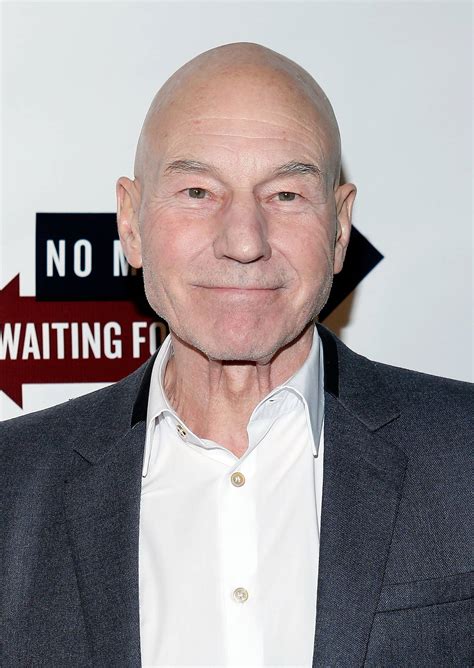 Downloaden Erfahrenerschauspieler Patrick Stewart Wallpaper