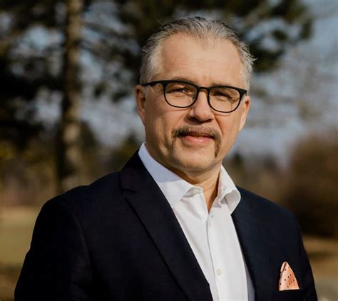 Aktualna Vlada In Njena Komunikacija ~ Edvard Kadic