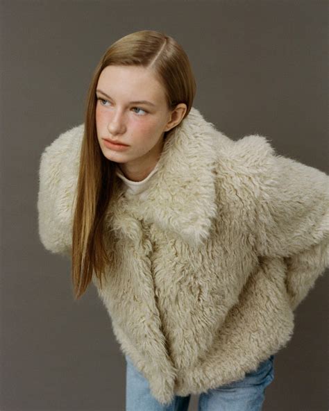 외국인 모델 에이전시 Al Models 에이엘 모델 Eliza 엘리자 12월 18일부터 활동합니다 🤍 💌