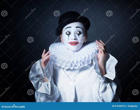Pantomime De Sourire Pierrot Photo Stock Image Du Main Comédien