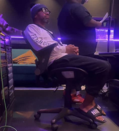 Columbus Shorts Feet