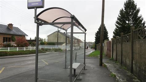 Des Abri Bus Cassés Et Des Véhicules Dégradés La Voix Du Nord