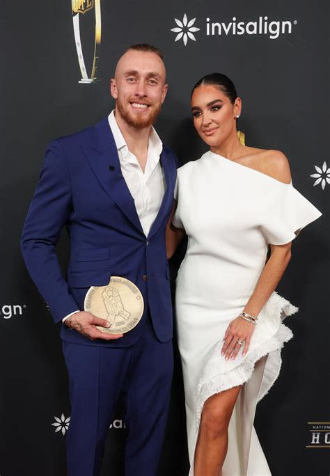 George Kittles Wife Claire Wears Bridal Gown At Nfl Honors 2025