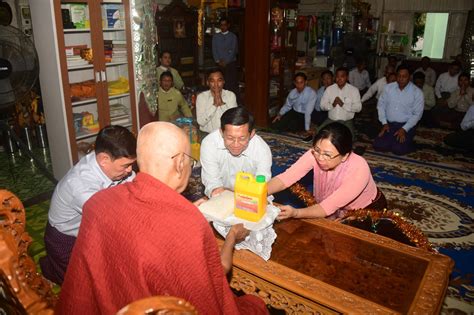 နိုင်ငံတော်စီမံအုပ်ချုပ်ရေးကောင်စီဥက္ကဋ္ဌ နိုင်ငံတော်ဝန်ကြီးချုပ် ဗိုလ