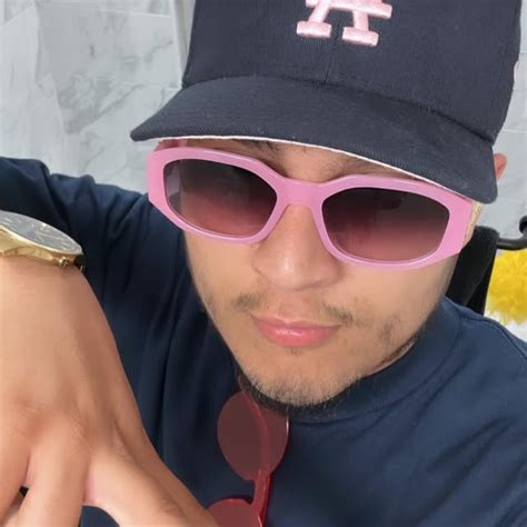 3 Diii • Threads Say More