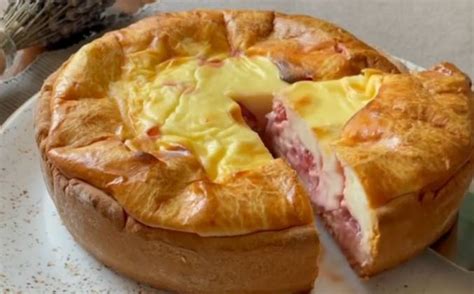 Заливной пирог с клубникой йогуртом и крем чизом рецепт с фото пошагово