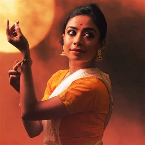 Mousam Yasmin Mousam Yasmin • Threads Say More