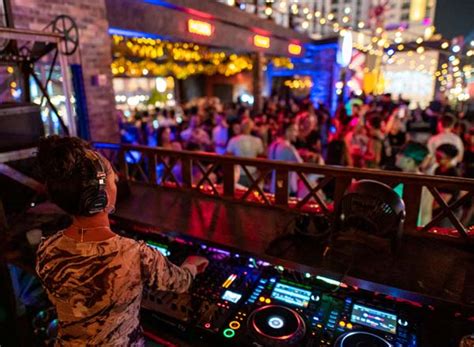 Commonwealth Rooftop Bar In Las Vegas The Rooftop Guide