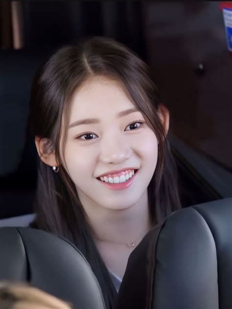 Pin By Thorhallur Ingason On Rora In 2024 Gummy Smile Smile Girl Celebrities