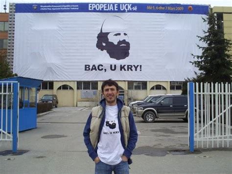 ‘bac U Kry Flet Njëri Nga Autorët E Sloganit