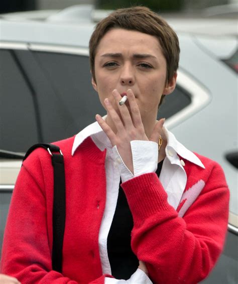 Maisie Williams At The Beverly Glen Shopping Center In Beverly Hills 12