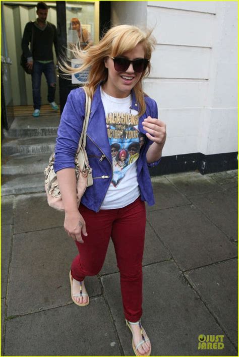 Kelly Clarkson Feet 44 Photos Sexy Feets Celeb Feets