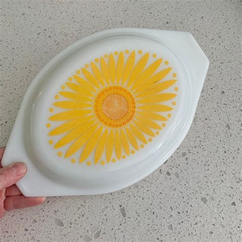 Pyrex Yellow Sunshinedaisysunflower Pattern Lid For 043 Oval Casserole Dish No Chips Or