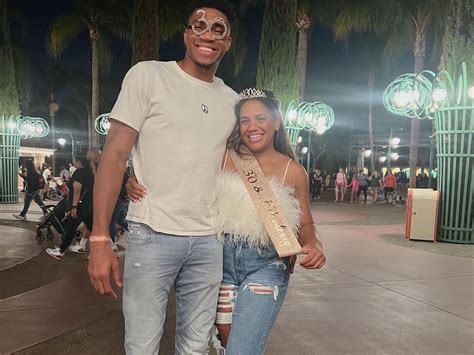 Nba Superstar Giannis Antetokounmpo Marries Girlfriend Mariah