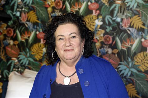 Caroline Van Der Plas Doet Er Alles Aan Om Nummer Sweet Caroline In