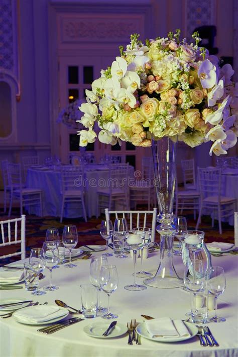 Blumen Auf Tabelle Im Hochzeitstag Stockbild Bild Von Messer Sonderkommando 61320647