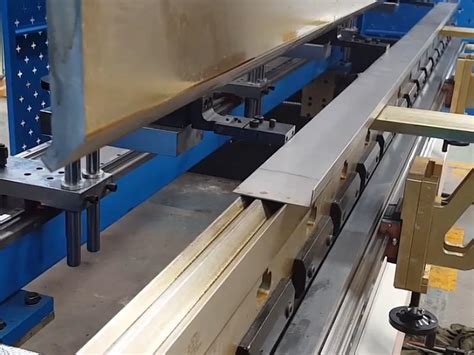 ماكينة ثني صاج هيدروليكية مزود معدات مصانع Durma Cnc