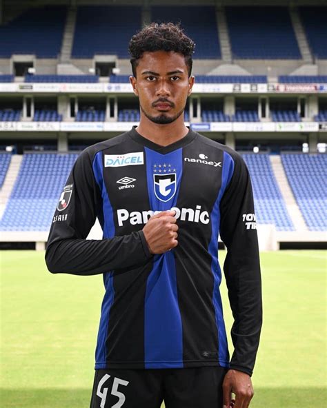 鈴木武蔵さんのインスタグラム写真 鈴木武蔵instagram「thank You 2022🙏🏽 皆さん良いお年を〜 ガンバ大阪 鈴木武蔵」12月31日 17時14分