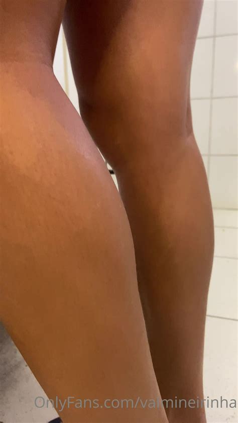 Empregada Amadora Lava A Louça E Bate Uma Siririca Ela Gozou