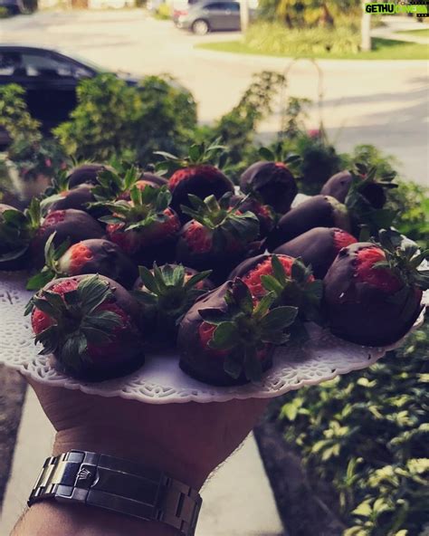 Kresh Instagram 🍓🍫 Miami Florida Gethu Cinema