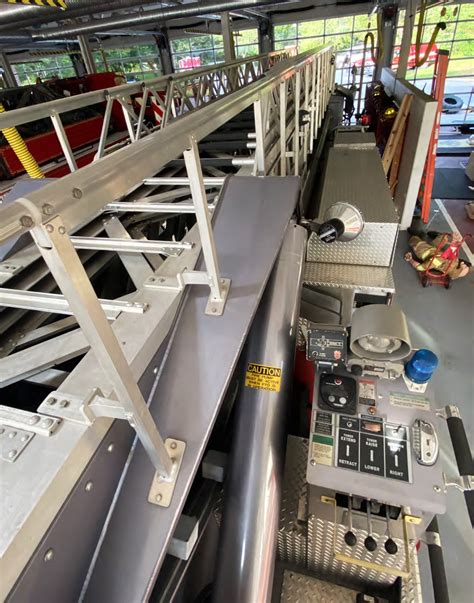 1998 Sutphen 100 Tower Used Truck Details